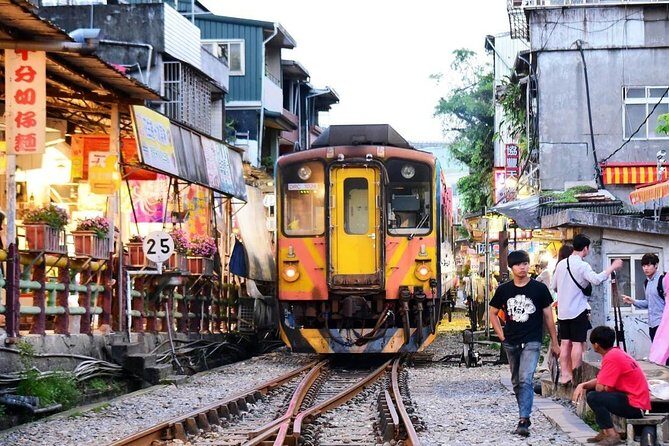 2 days Yeliou (or Pingxi sky lantern) & Sun Moon Lake tour (Taichung city end) - Who Will Love This Tour?