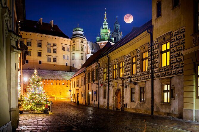 2-Hour City Walking Tour in Creepy Krakow - Detailed Itinerary Breakdown