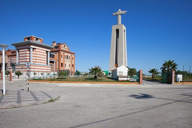 2-Hour Lisbon Sunset Sailing Tour - Key Points
