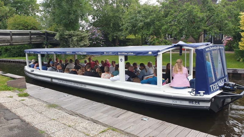 2 hour Luxury Private Closed Boat Tour with Local Guide - Key Points