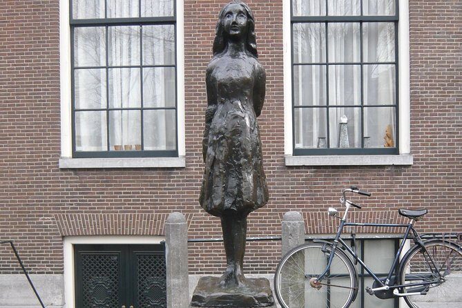 2-Hour Private Anne Frank Walking Tour with Drink - An Engaging Introduction to the Tour Experience