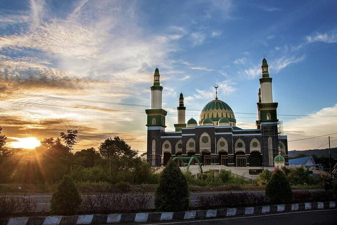 2-Hour Private Guided Walking Tour in Bengkulu - Key Points