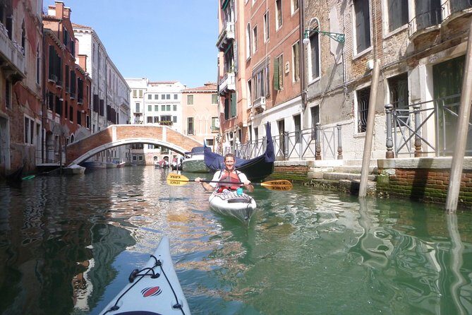 2 Hour Venice Canal Kayak Tour - Premium experience by day - The Itinerary in Detail