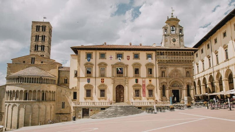 2 hours Arezzo group walking tour - What’s the Experience Like?
