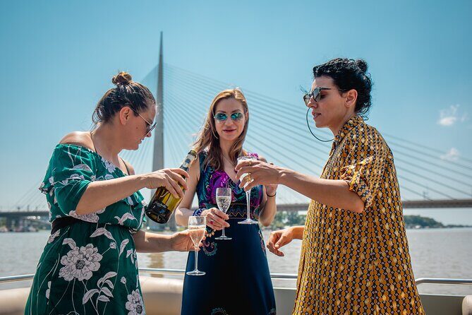 2 hours / Sightseeing Boat cruise Drinks Included - The Sum Up: Who Should Consider This Tour?