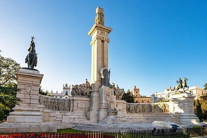 2 Hours Tour around Cádiz: History, anecdotes and curiosities - The Guide and the Experience