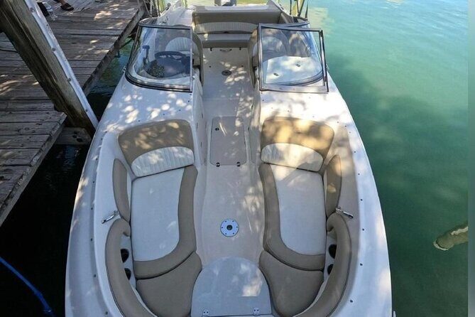 24 Ft Miami Bay: Private Boat, Gas Included , 8 people, Captained - Key Points