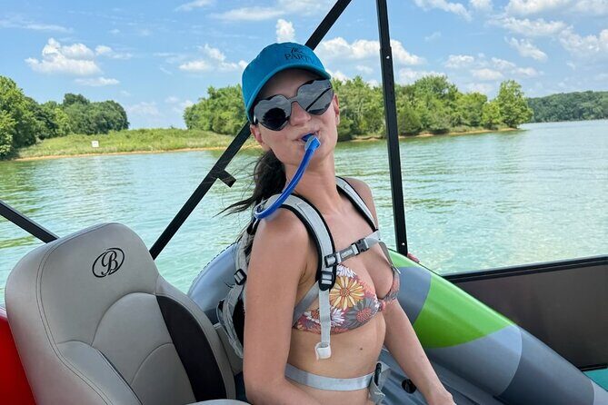 25ft Pontoon Party Boat w/ Captain up to 12 people (3 hrs) - Key Points