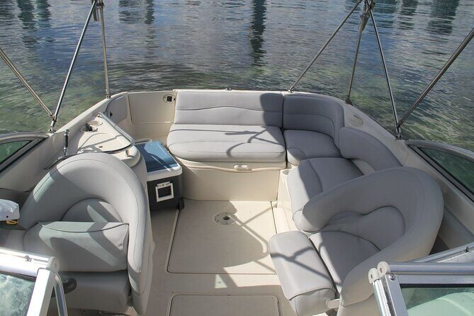 26 Ft Boat, Miami Bay Tour for 2 or 4 hours. 10 people - The Sum Up