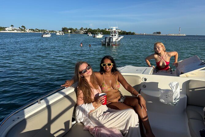 27ft Miami Catamaran for Groups and Parties - A Closer Look at the 27ft Miami Catamaran for Groups and Parties