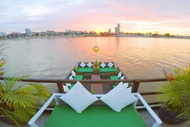 2hours Private Sunset Cruise with unlimited beer, soft drinks and Tour guide - The Highlights: Who and Why