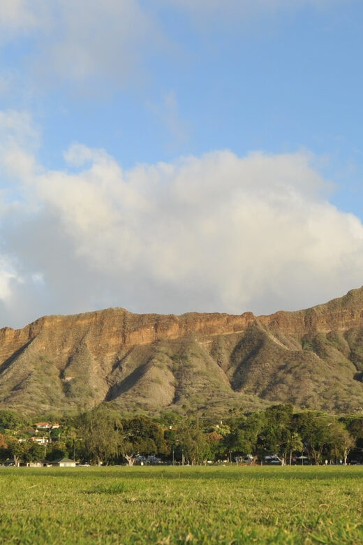 2nd)Diamond Head Hike w/ Malasada Starts at 7:00 a.m. - Introduction
