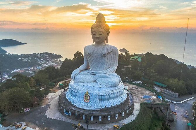 3-day Chiang Rai Elephant riding Golden Triangle - Day 2: Temples, Art, and Elephant Encounters