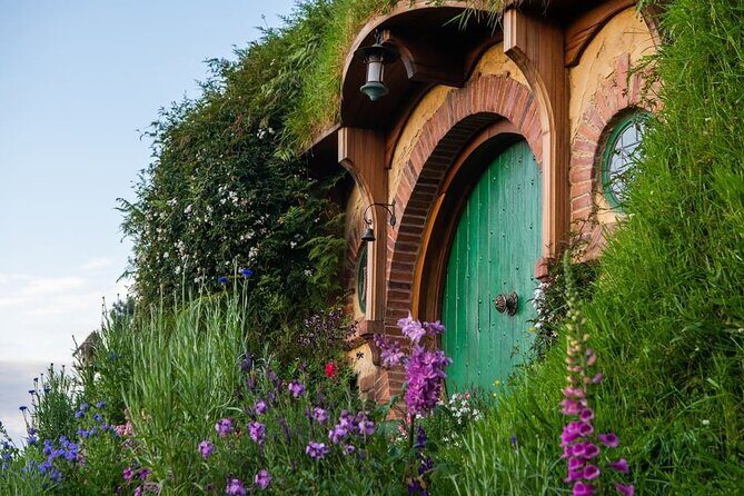 3 Day Minivan Tour From Hamilton to Taupo - Day 1: From Hamilton to Middle-earth and Beyond