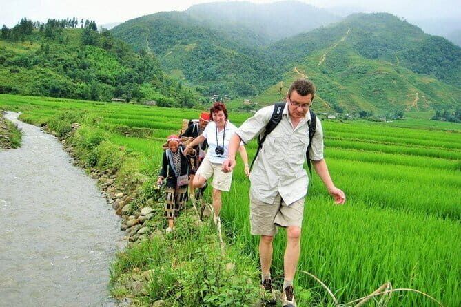 3-Day Sapa Trek, visit Fansipan (cable car) from Hanoi with local - Starting Point: Hanoi and the Journey to Sapa