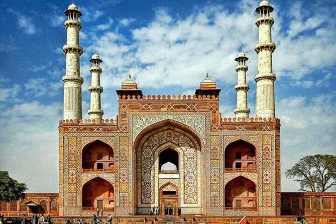 3-day Taj Mahal along Khajuraho Heritage And Temple Tour - FAQs