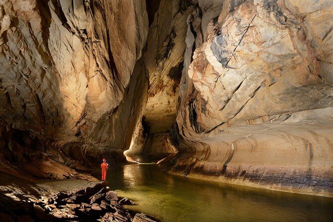 3 Days 2 Nights Unesco World Heritage Mulu 4 Showcaves - Who Should Consider This Tour?