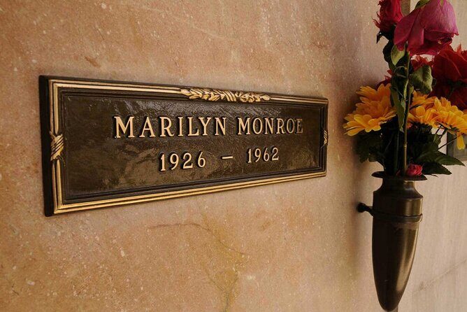 3-hour Hollywood Chills Tour - Celebrity Scandals and Cemeteries - Key Points