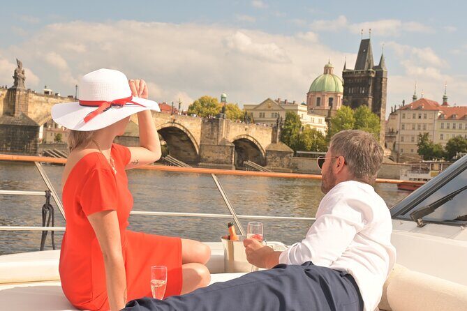 3-hour private cruise in Prague for 10 people - Exploring the Itinerary and Sights