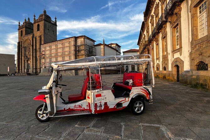 3 Hour Tuk tuk Tour in Porto - Discovering São Bento Railway Station