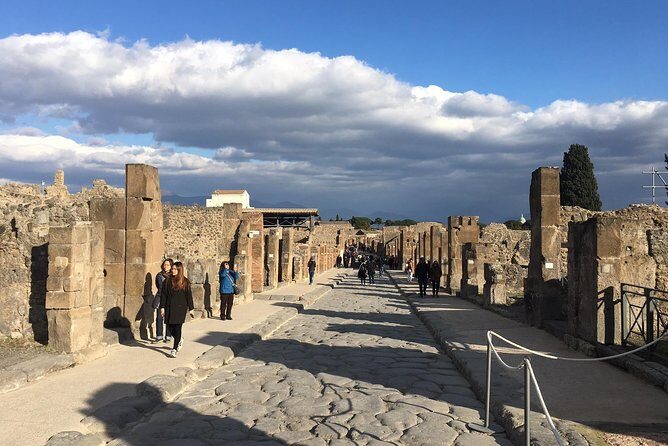 3 Hours Walking Tour in Pompeii with an Archaeologist - The Sum Up