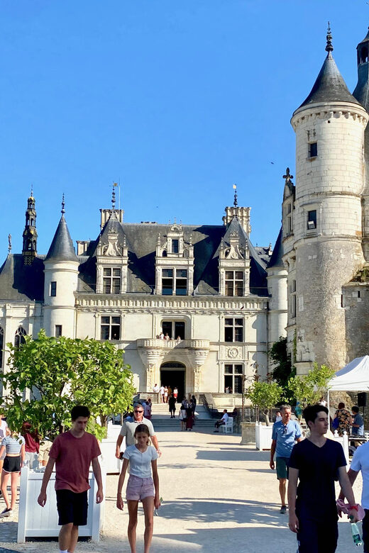3 Loire Castles Live Guided Small group by minivan Winery - Frequently Asked Questions