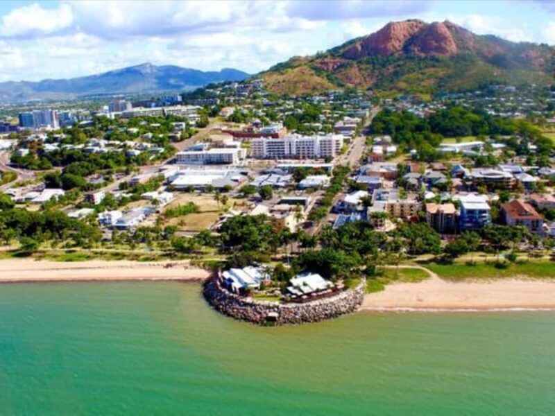 30 Minute Scenic Flight  Magnetic Island - Discover the 30-Minute Scenic Flight over Magnetic Island