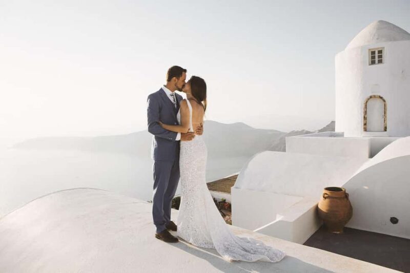 30 Photoshoot in Oia! 30 edited photos! Effortless & Fun! - Introduction to the Experience