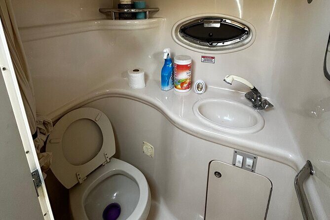 31-foot Miami Private Boat Rental for 12 People - Who Will Love This Experience?