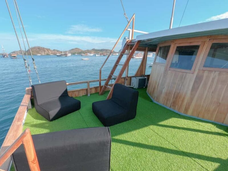 3D2N Budget Komodo Liveaboard with Shared Cabin - A Practical Dive into the 3D2N Komodo Liveaboard Experience