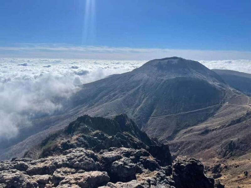 3DAYS ADVENTURE : Trekking & Seacret Onsen in National Park - Who is this tour best suited for?