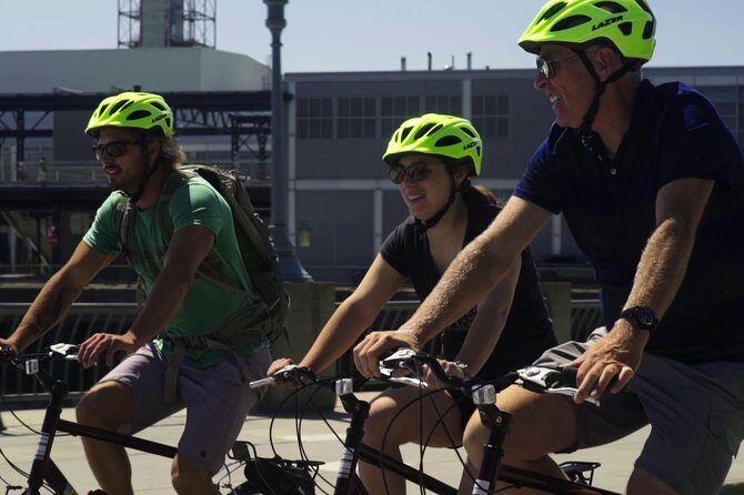 3Hr Montreal Architecture Bike Tour with regular or E-bikes Beer & wine included - An In-Depth Look at the Montreal Cycling Experience