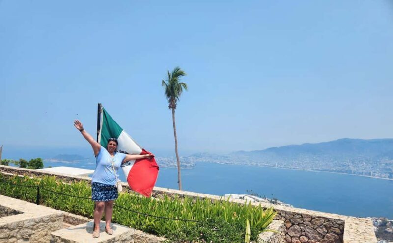 4-6HR ACAPULCO FUN DAY WITH DIVERS SHOW, LUNCH BEACH FRONT - Authentic Experiences and Guide Expertise