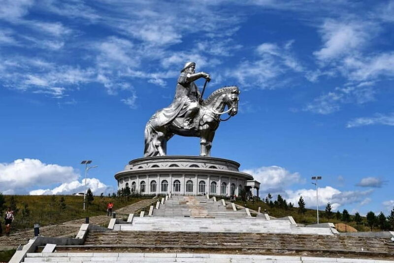 4 Day Best of Central Mongolia tour, Chinggis Khan statue - Key Points