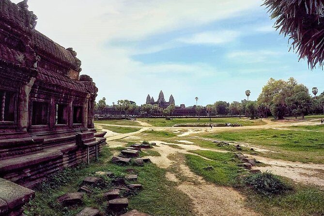 4-Day Tour(The Amazing Face, Jungle of Temple & Holy Clay) - Day 4: Mysterious Koh Ker and Beng Mealea