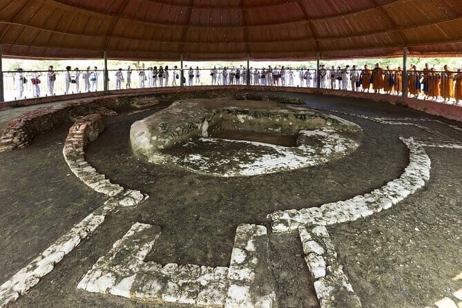 4 Days Buddhist Dharma Tour Exploring Key Sacred Sites - Day 2: Walking in Varanasi’s Sacred Ghats and Traveling to Bodhgaya