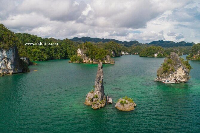 4 Days Tour and Snorkeling in Raja Ampat from Sorong - Day 3: Trekking to Little Heaven