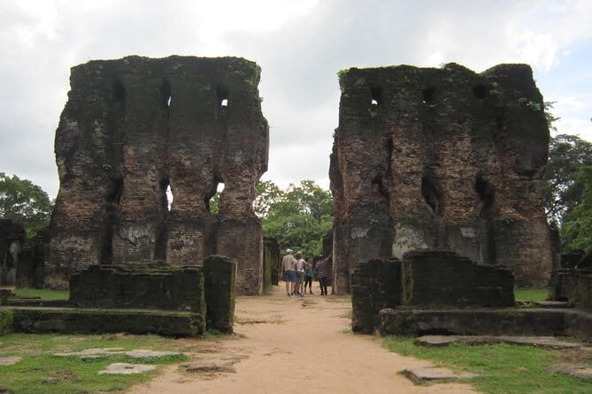 4 Days Tour To Polonnaruwa Sigiriya Dambulla Kandy & Nuwara Eliya - Practical Details and Tips
