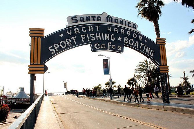 4-Hour private limo Tour of Los Angeles by a TV personality with Free Drinks - FAQs