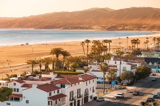 4-Hour private limo Tour of Los Angeles by a TV personality with Free Drinks - Transportation and Comfort