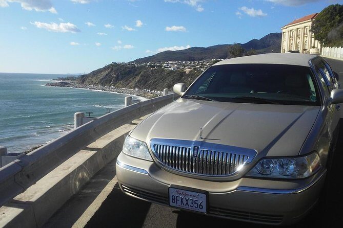 4-Hour private limo Tour of Los Angeles by a TV personality with Free Drinks - The Sum Up