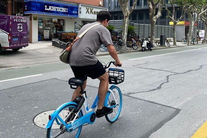 4-hour Riverside Sunset Bike Tour in Shanghai - The Pudong Skyline: A Marvel of East Meets West