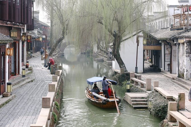 4-Hour Shanghai City Private Tailor-Made Tour with Dim sum Tasting - Food and Culinary Experience