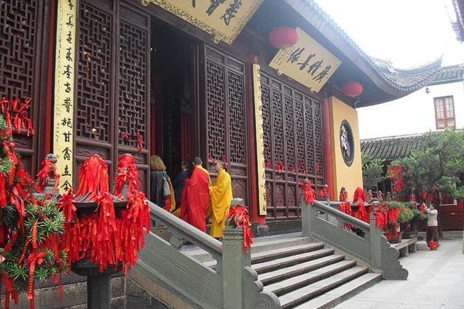 4-HourJade Buddha Temple & Yu Garden Private Tour withTea Tasting - Old Town Bazaar: A Lively Slice of Shanghai Life