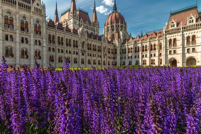 4 hours long private minivan tour in Budapest - Key Points