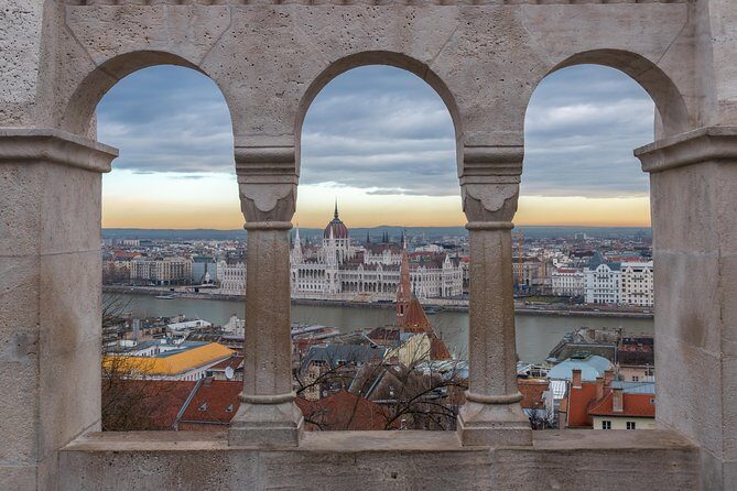 4 hours long private walking tour in Budapest - Key Points