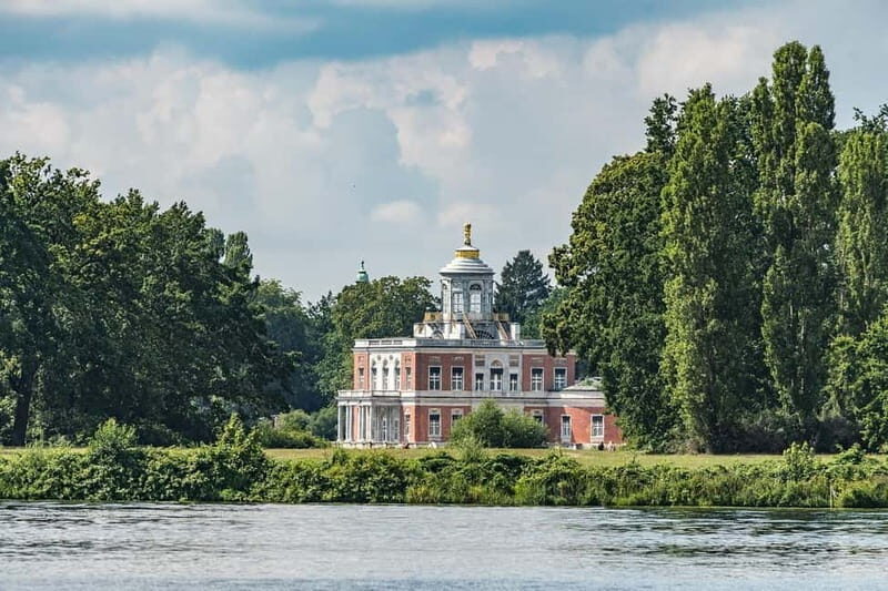 4 hours Private Romantic Boat Cruise for 2 - Wine included - FAQ