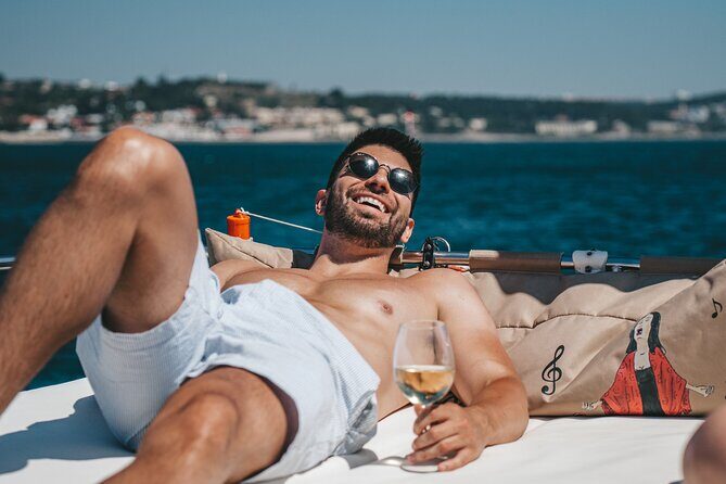 4 Hours Private Tour with Dives in Catamaran in Lisbon - Key Points