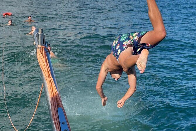 4 Hours Private Tour with Dives in Catamaran in Lisbon - What Past Reviewers Say