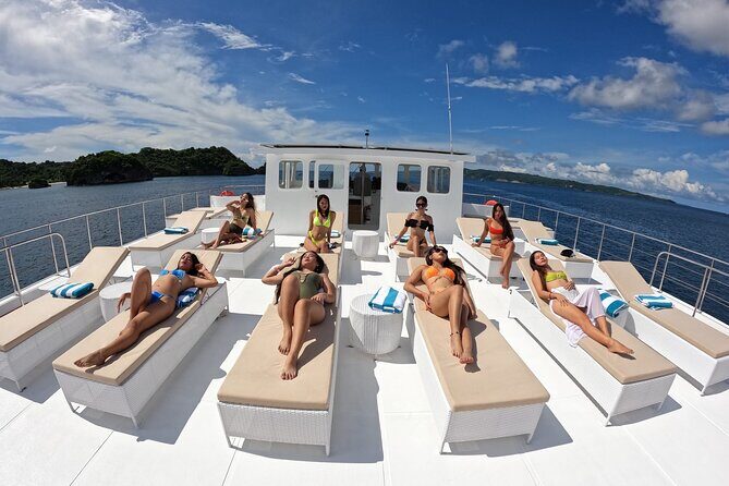 4 hours Red Whale Party Yacht in Boracay - Deep Dive into the Experience